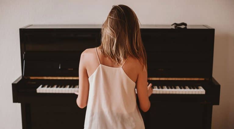 7 piano warm-ups to improve technique | Skoove