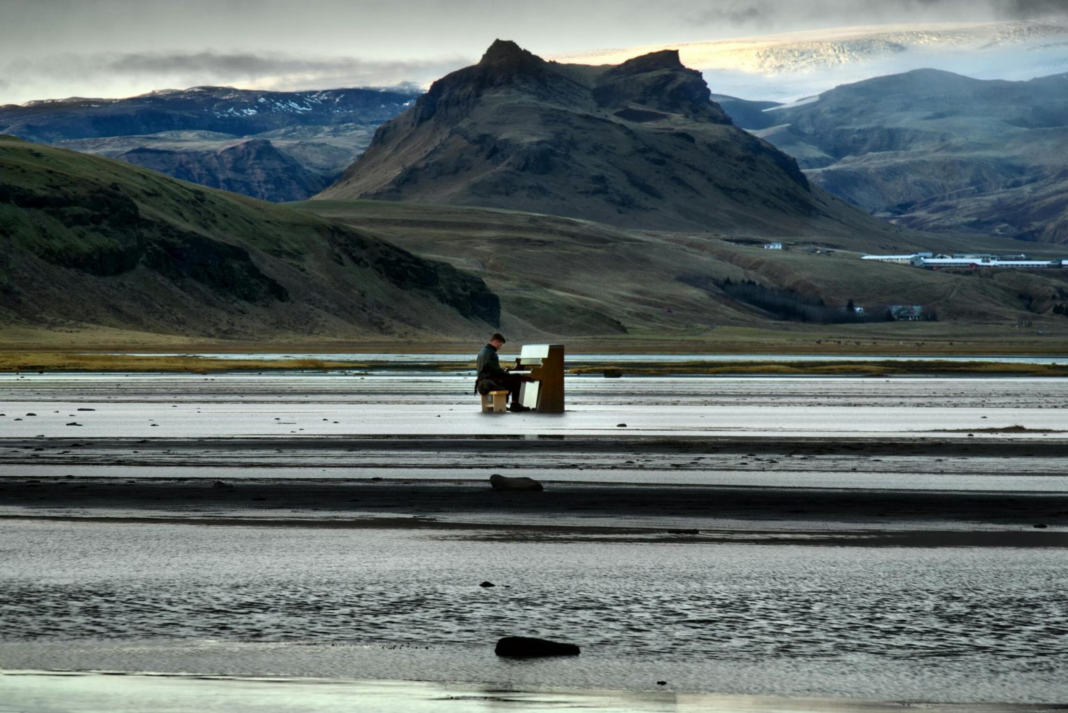 What is a glissando and how to play it on piano? | Skoove