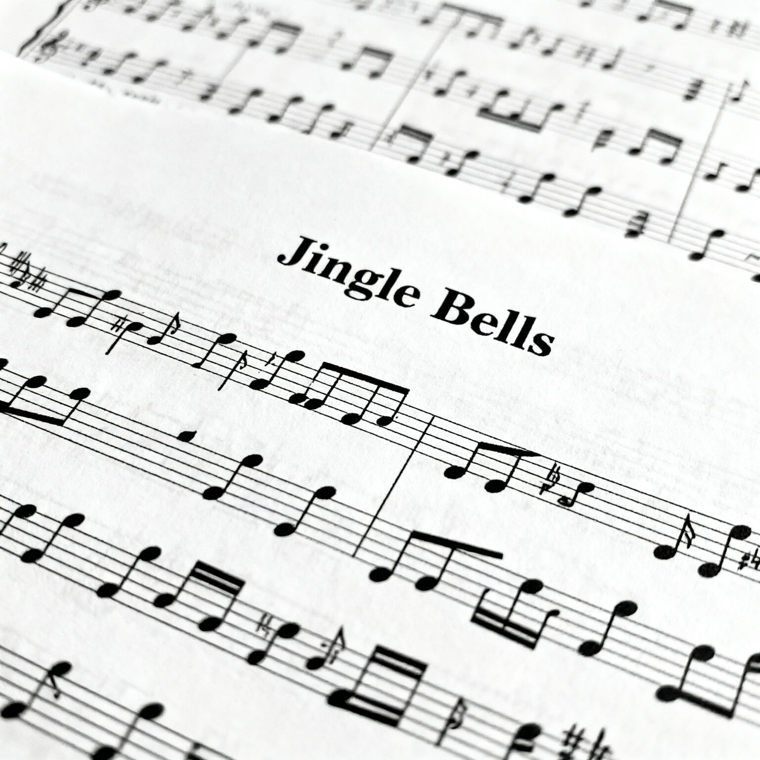 How to play "Hot cross buns" on piano? | Skoove
